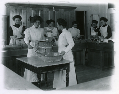Women in a Domestic Science class, 1905