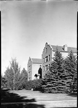 Front entrance of Hamilton Hall