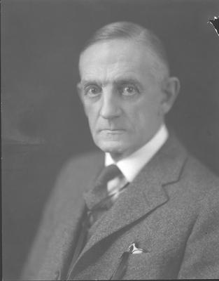 Phot of Eli Guardipee wearing a cowboy hat.